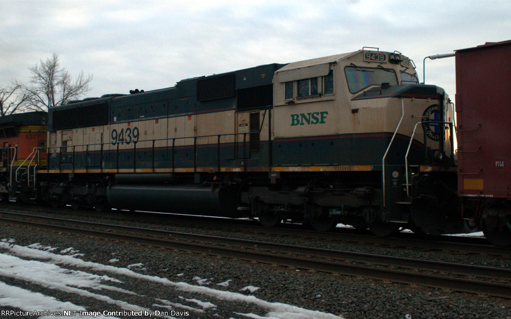 BNSF SD70MAC 9439 in Executive trails on K042